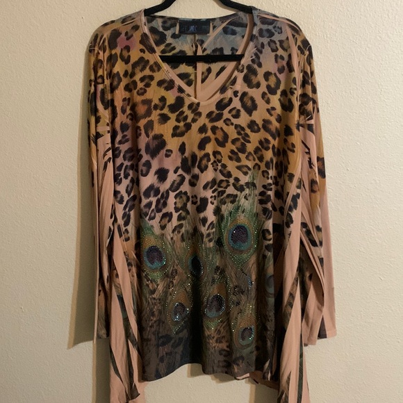 The Pyramid Collection | Tops | The Pyramid Collection Animal Print ...